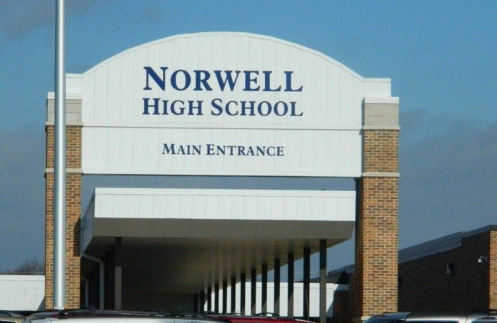 Norwell’s first head football coach Jim Dilbone dies | News Banner