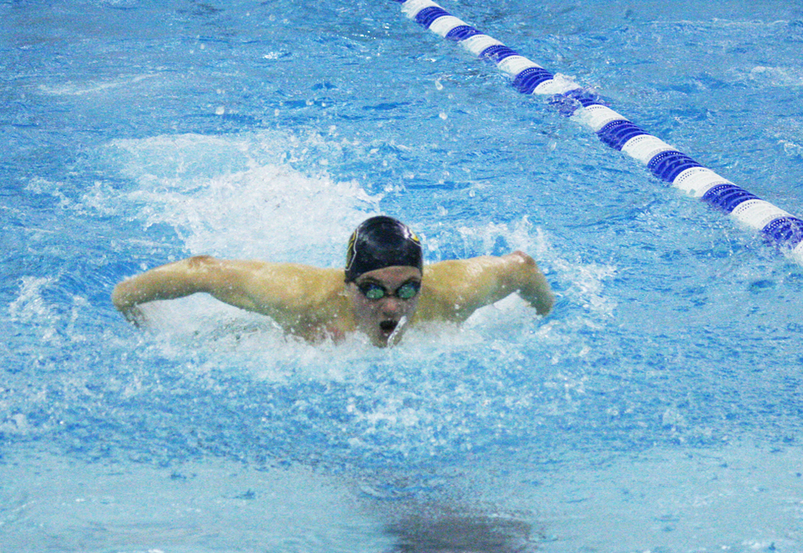 Girls’ swimming sectional begins with preliminary races | News Banner