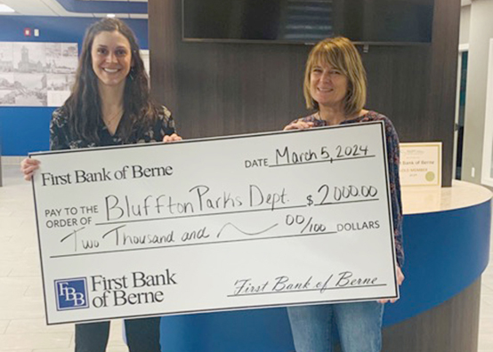 First Bank of Berne donates to Bluffton Parks | News Banner
