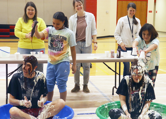 Human Sundaes?! | News Banner