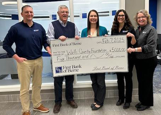 First Bank of Berne donates to pool project | News Banner