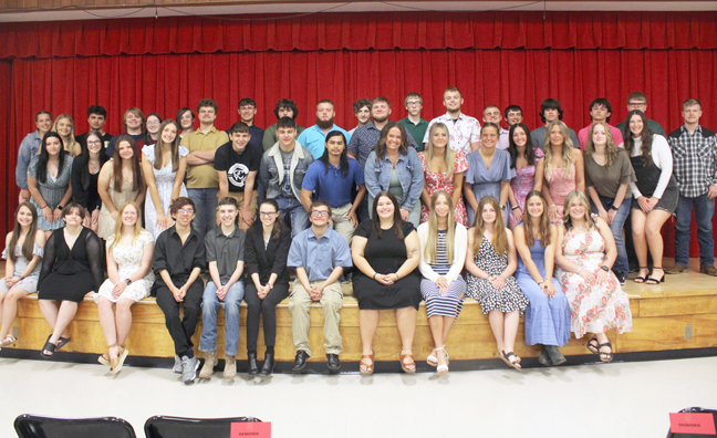 Southern Wells honors its seniors | News Banner